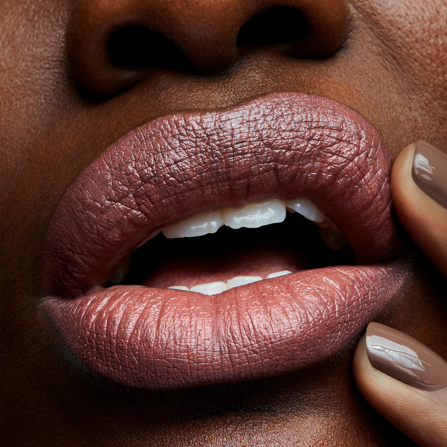 Mac Captive On Dark Skin